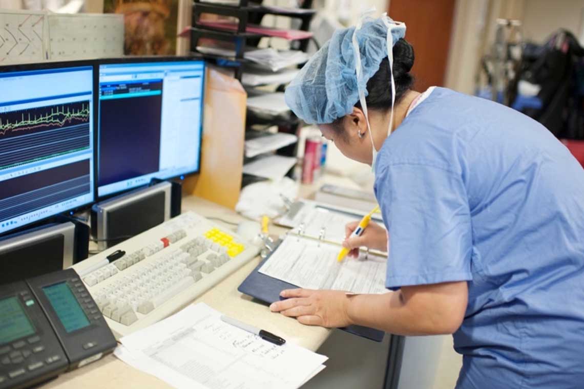 5 Ways Technology in Nursing is Transforming Patient Care - Marquette